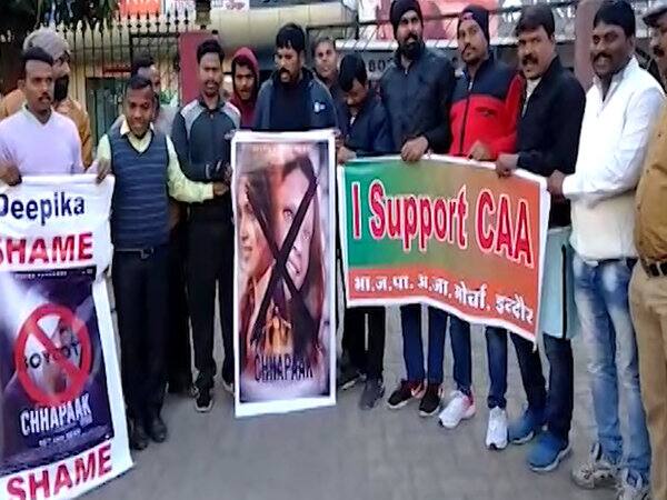 Politics over Deepika Padukone's Chaapaak continues | Panchnama