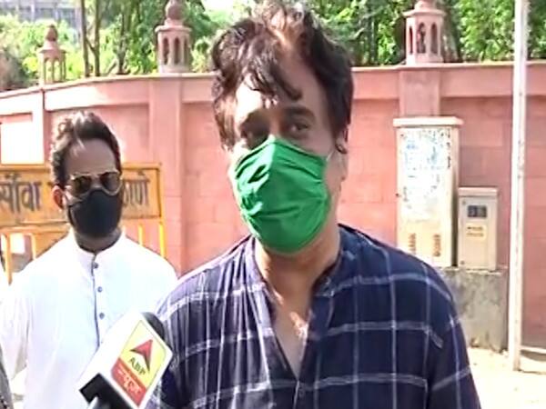 Manu Rishi after attending Irrfan Khan's last rites shares memories