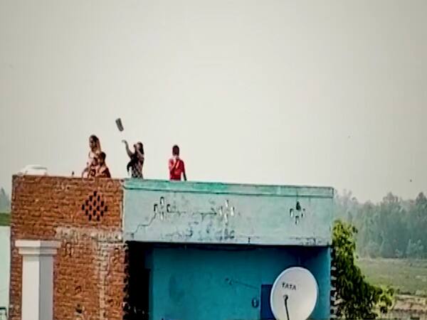 Team of Doctors, Police pelted with stones in Moradabad | Bharat Ki Baat Team of Doctors, Police pelted with stones in Moradabad | Bharat Ki Baat