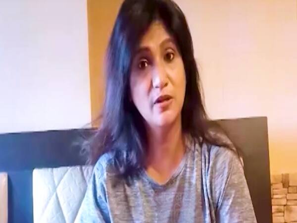 Actress Pallavi Rao feeds street dogs