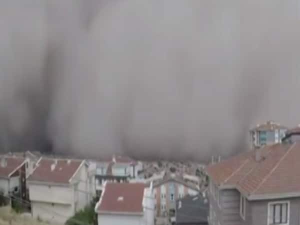 Turkey: Terrifying visuals of massive sandstorm from capital Ankara