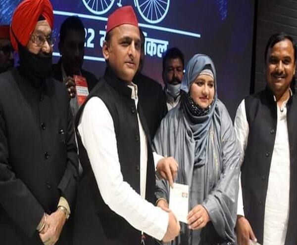 Munawwar Rana की बेटी Sumaiya Rana आज Samajwadi Party में शामिल ...