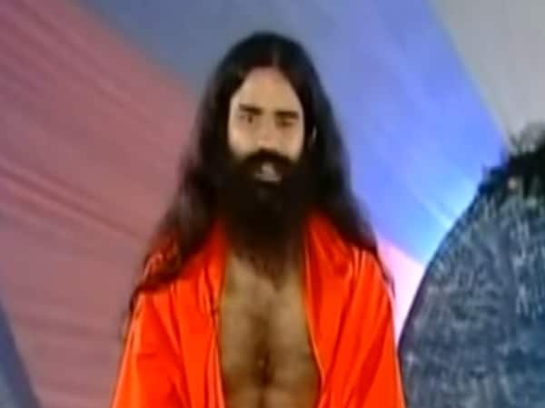 Baba Ramdev shows asanas for strong and healthy legs, stress-free body ...